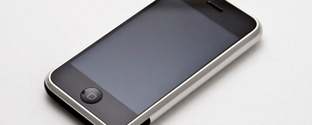 Pierwszy iPhone na rynku. Telefon, który zmienił cały świat | Komórkomat.pl